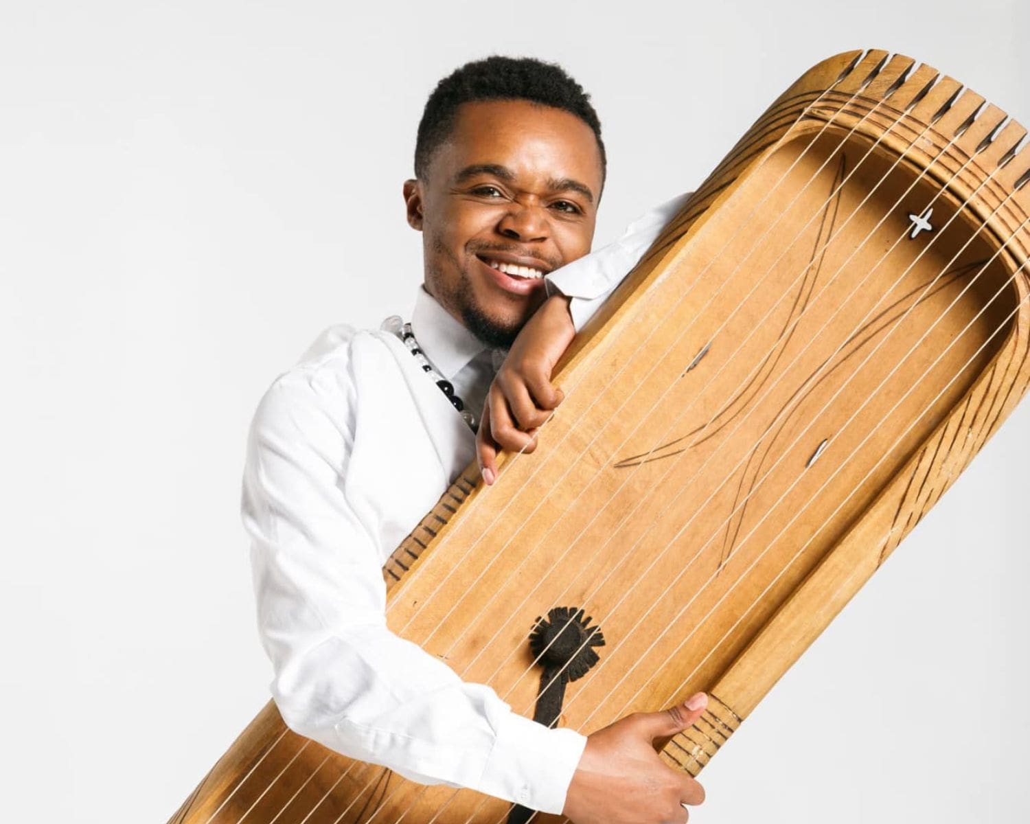 Deo Munyakazi - inanga du Rwanda - Centre des musiciens du monde